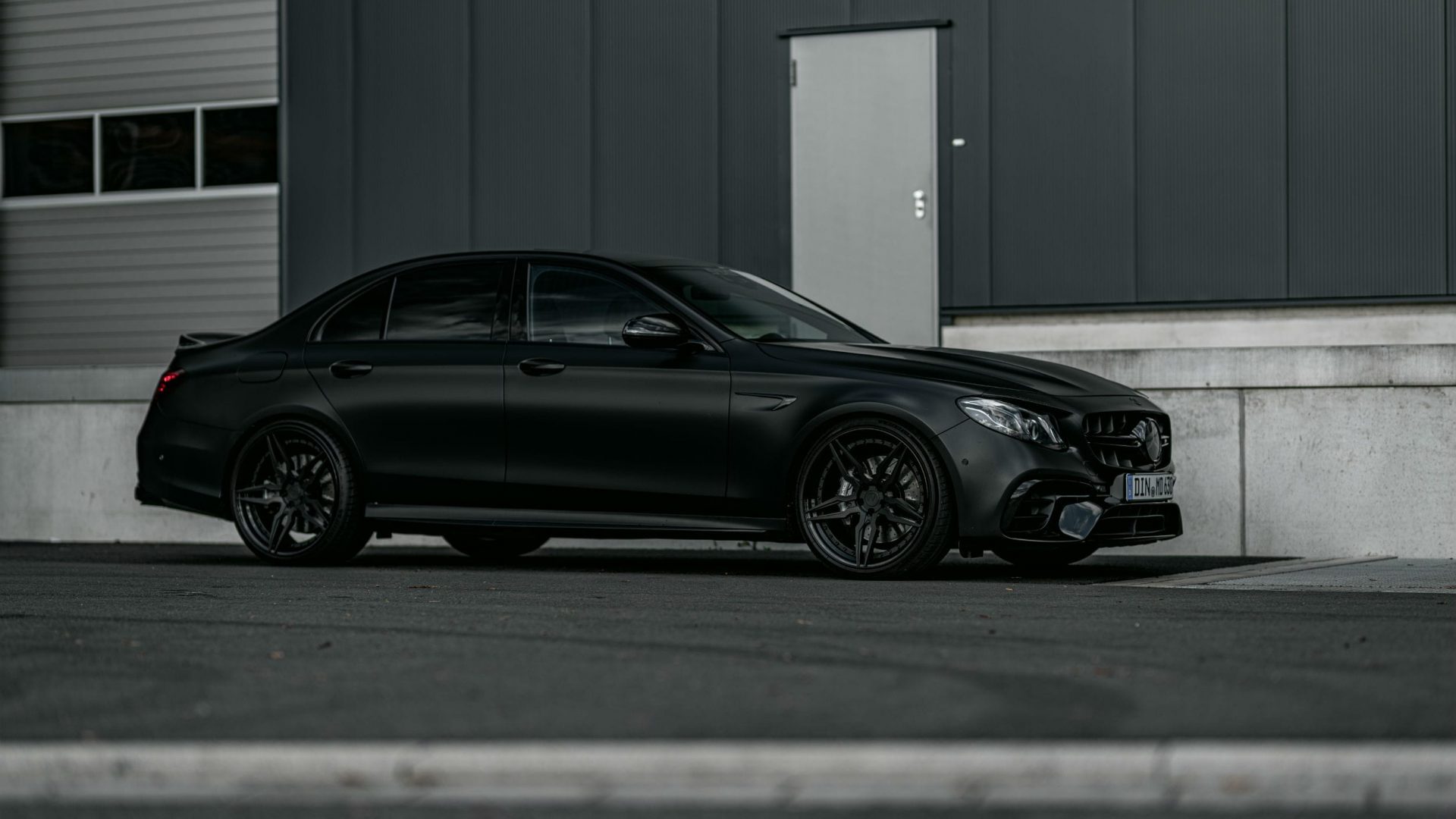 Mercedes-AMG E63 W213 - Folierung in 3M Satin Black - Fahrzeugfolierung ...