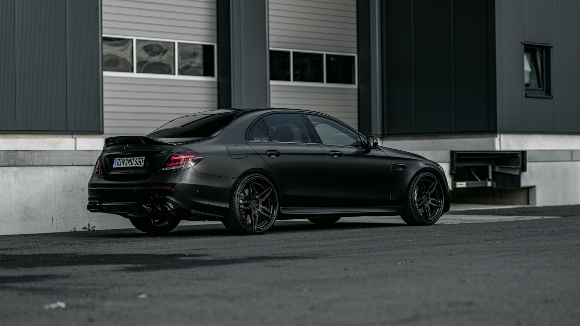 Mercedes-AMG E63 W213 - Folierung in 3M Satin Black - Fahrzeugfolierung ...