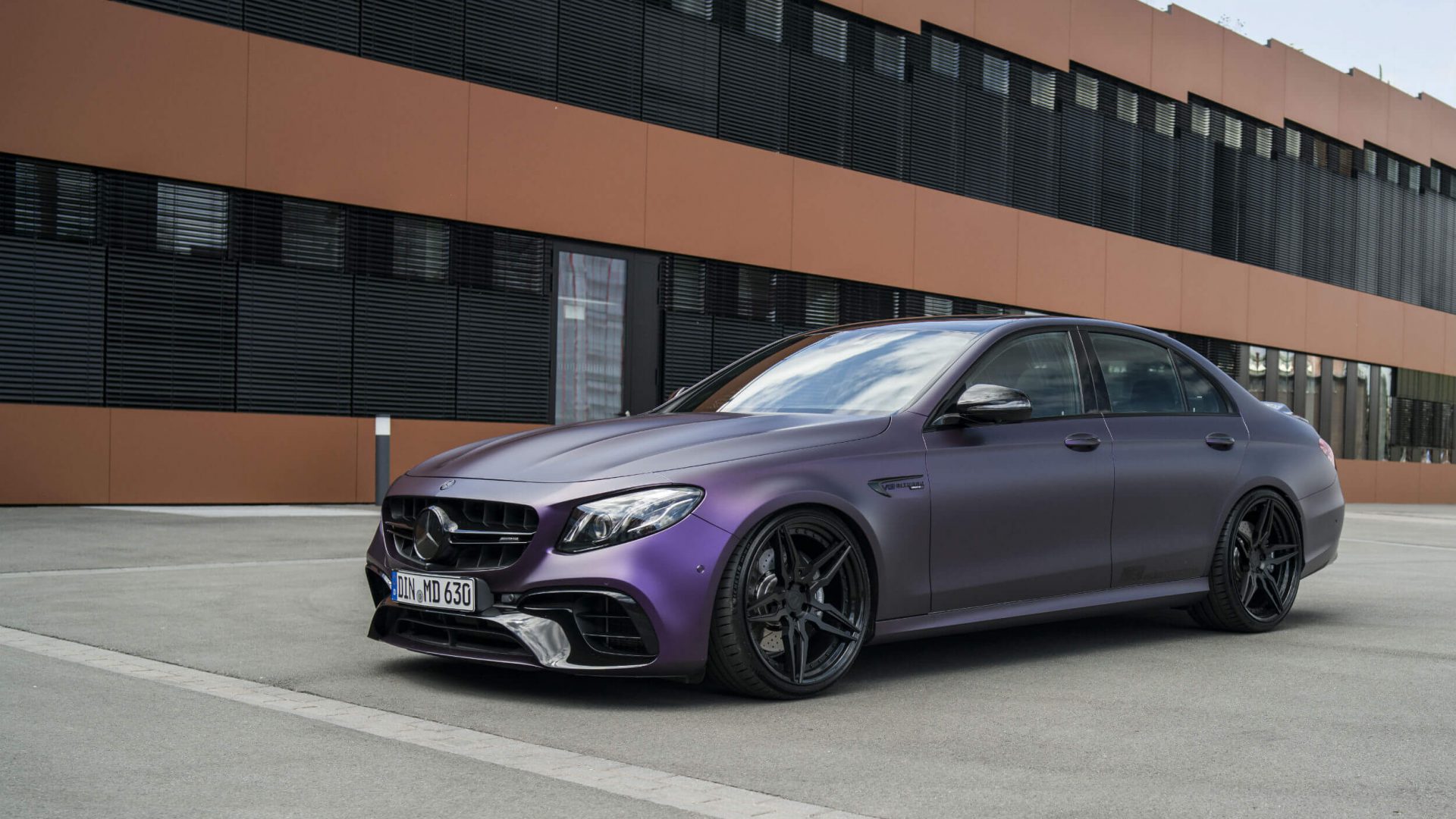 Mercedes-AMG E63 W213 - Vollfolierung in KPMF Purple/Black Iridescent ...