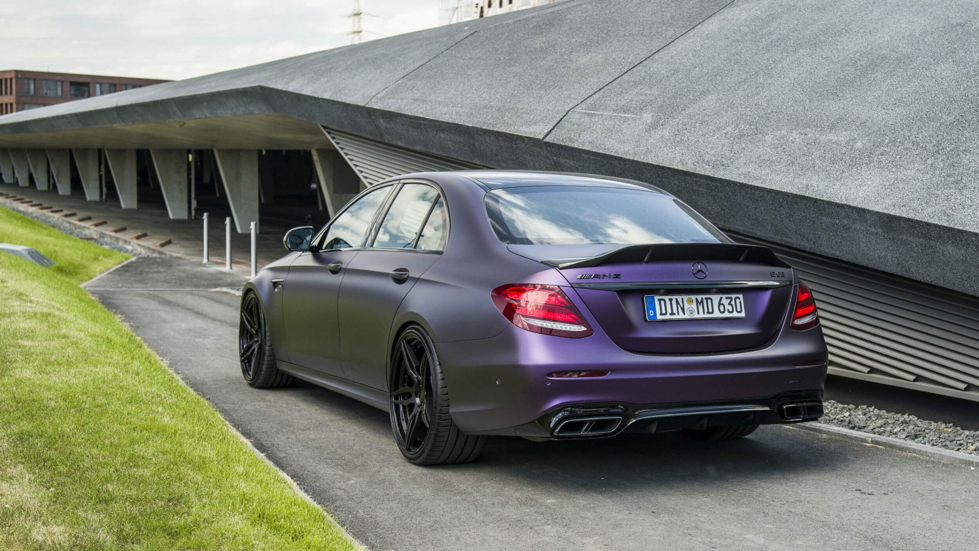 Mercedes-AMG E63 W213 - Vollfolierung in KPMF Purple/Black Iridescent ...