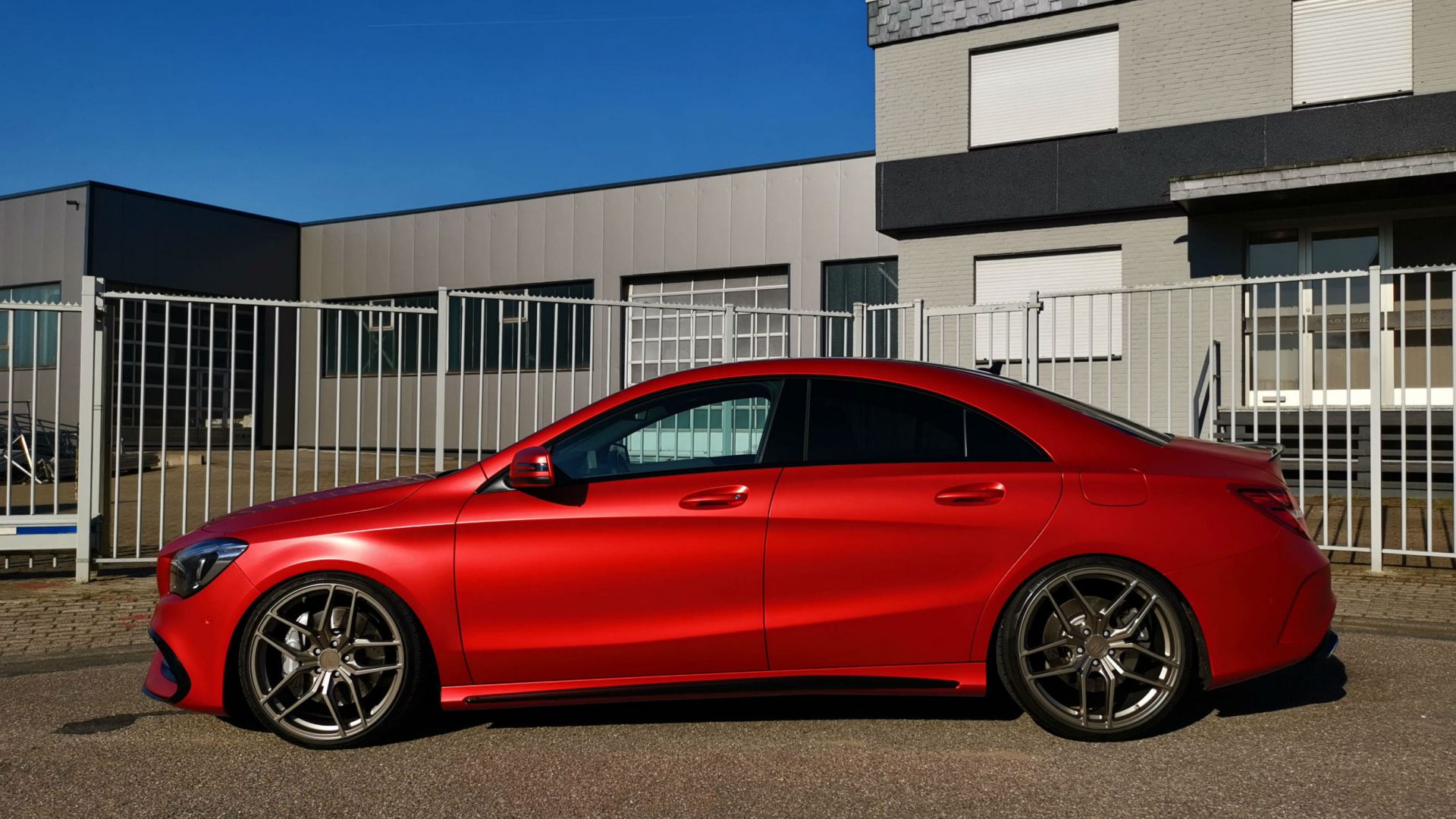 Mercedes CLA 45 AMG C117 - Folierung in PWF Matt Anodized Red 2.0 ...
