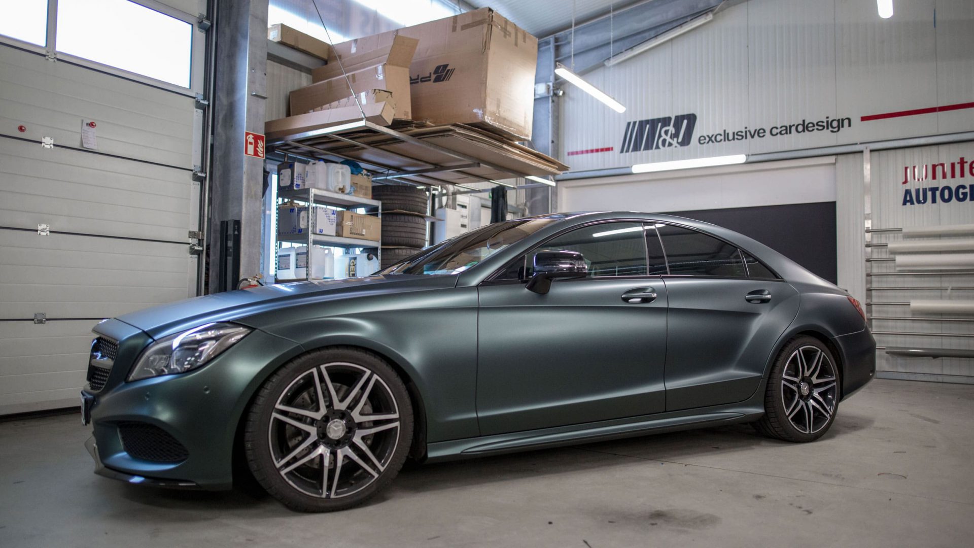 Mercedes CLS W218 Facelift - Folierung in PWF Matt Smaragd Metallic ...