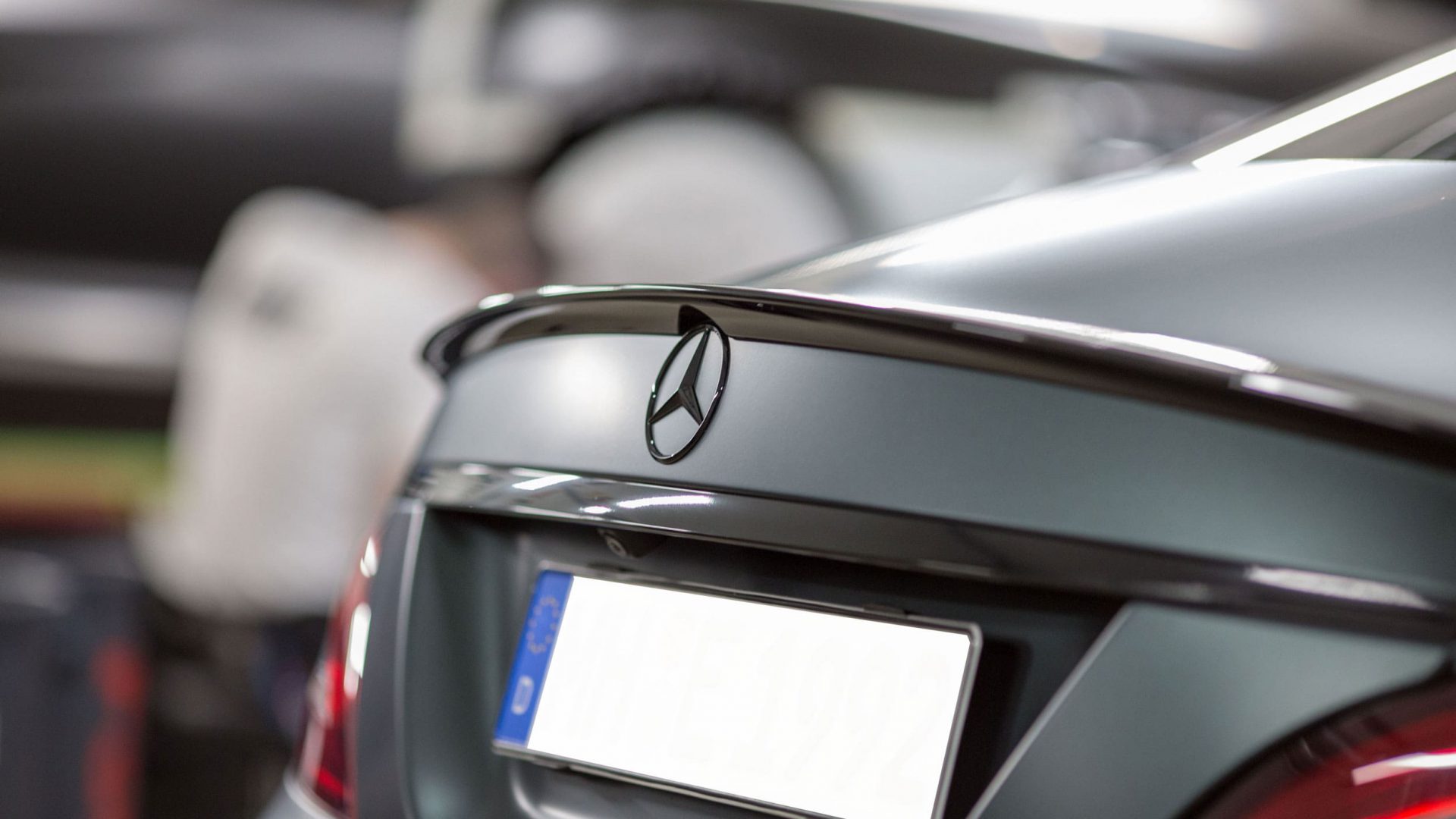Mercedes CLS W218 Facelift - Folierung in PWF Matt Smaragd Metallic ...