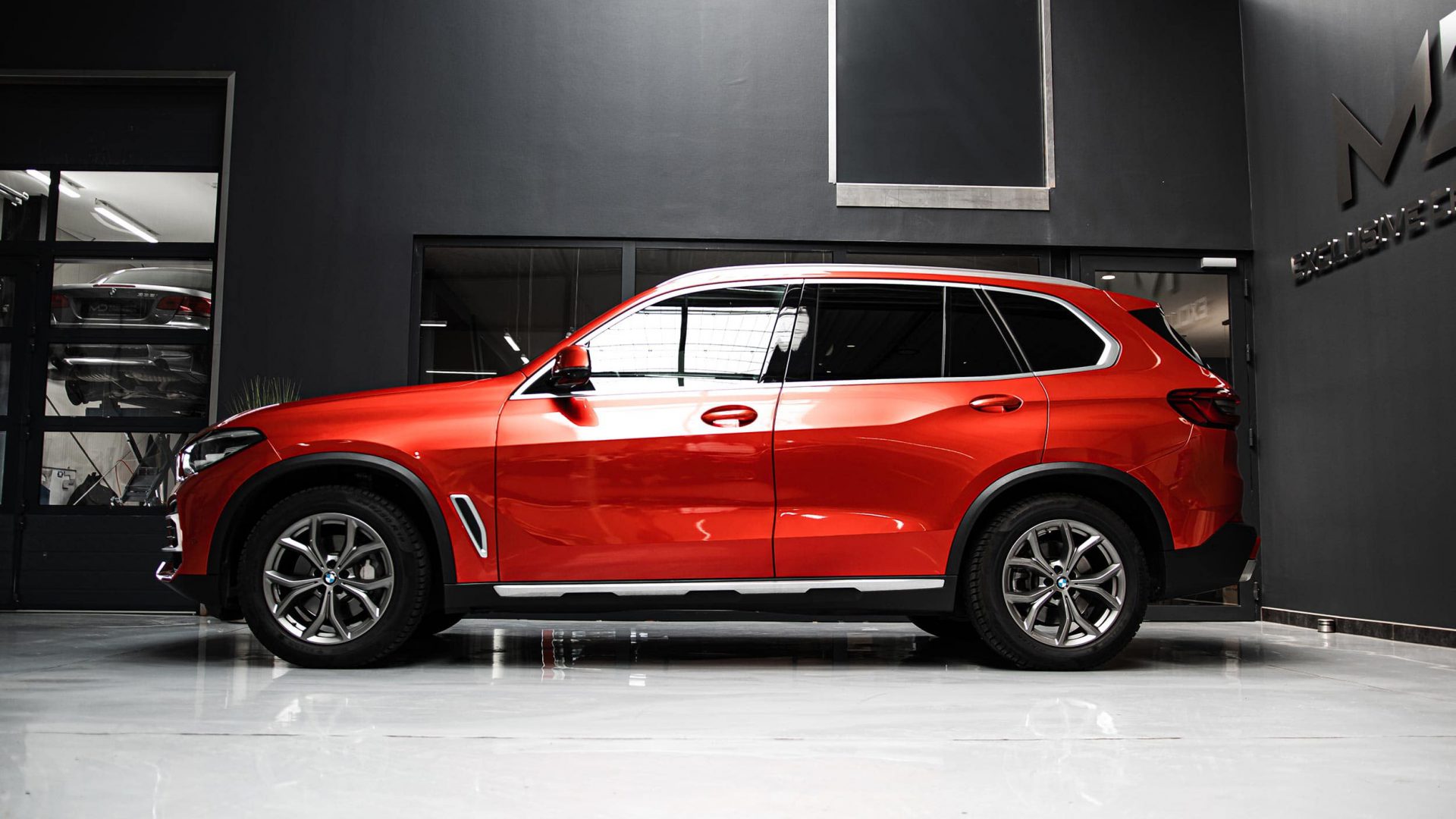 BMW X5 G05 - Wrapping in PWF Ruby Red CC 4115 - M&D exclusive cardesign