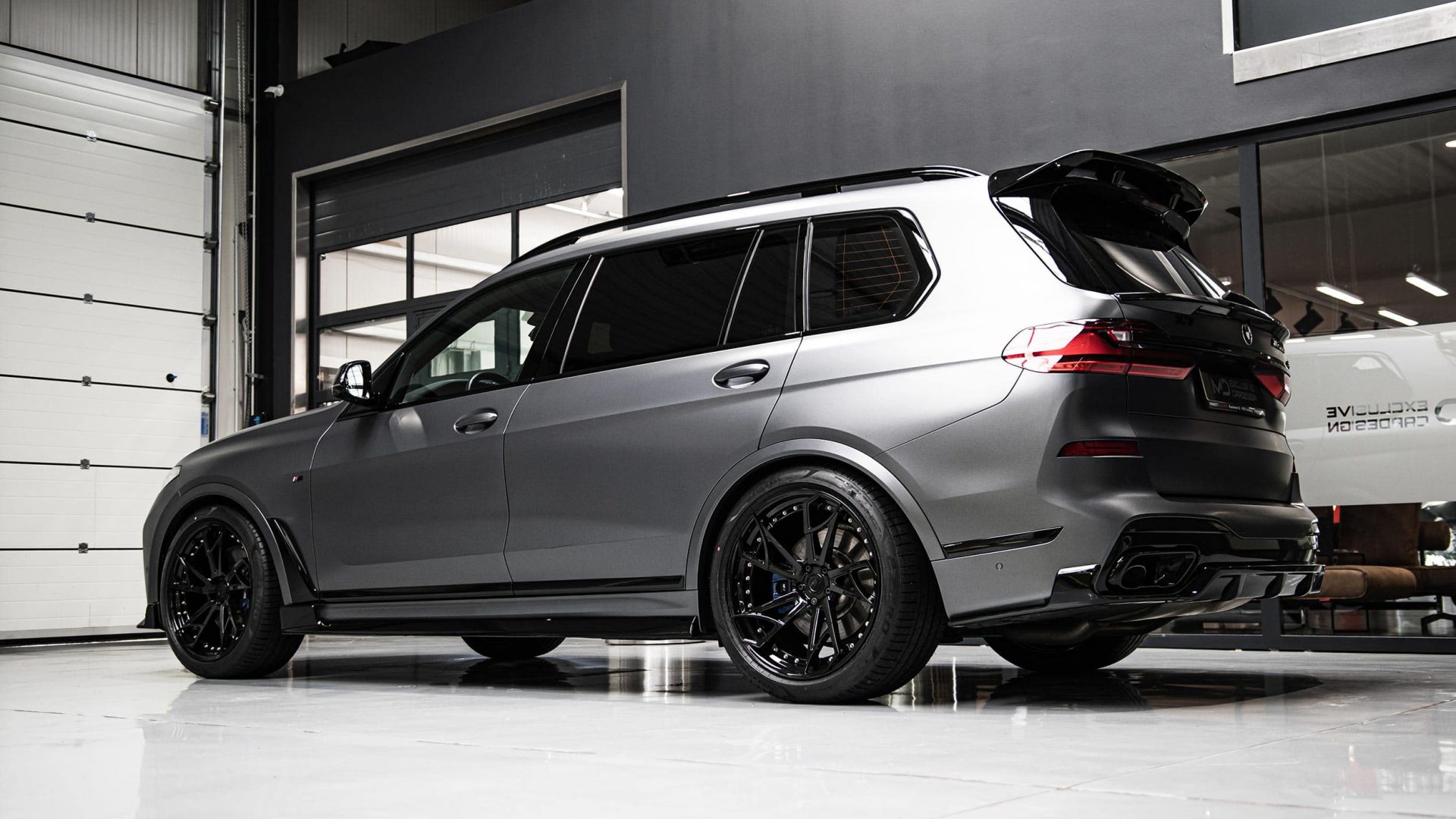 BMW X7 G07 - Wrapping in PWF Matt Dark Charcoal CC 4015 - M&D exclusive ...