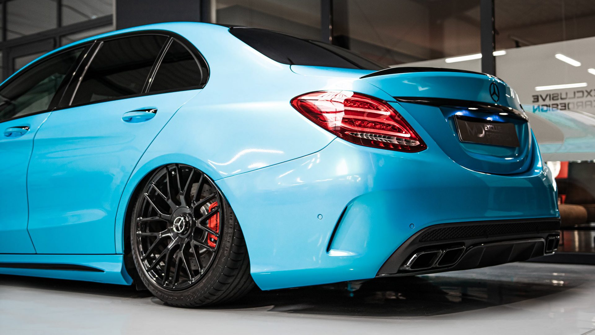 Mercedes-AMG C63 W205 Limousine - Folierung in ORACAL Barbados Blue ...