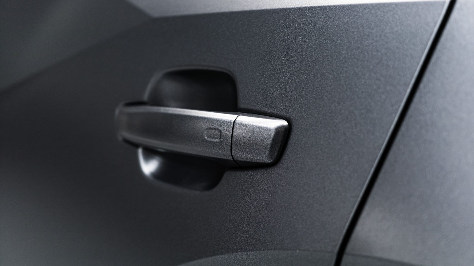 Audi Q2 - Wrapping in PWF Matt Dark Charcoal CC 4015 - M&D exclusive ...