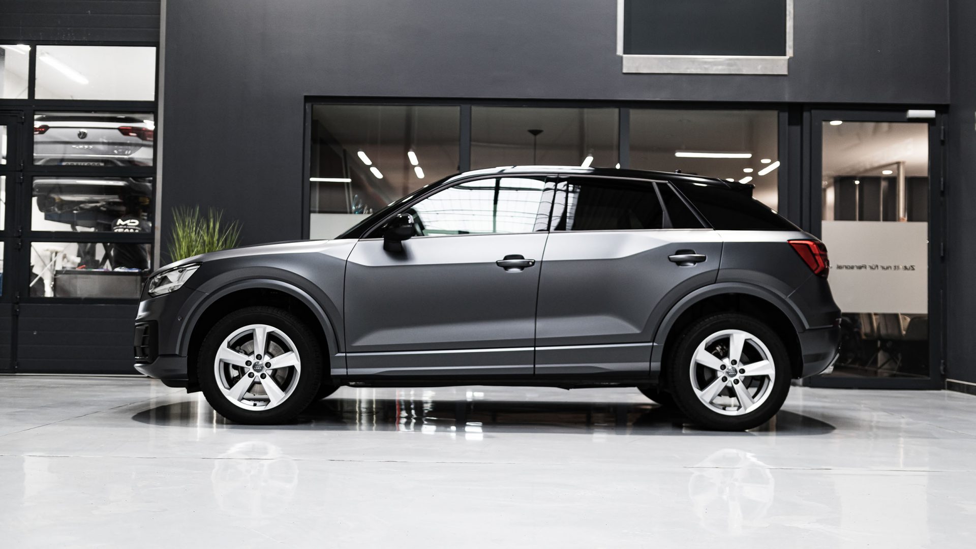 Audi Q2 - Wrapping in PWF Matt Dark Charcoal CC 4015 - M&D exclusive ...