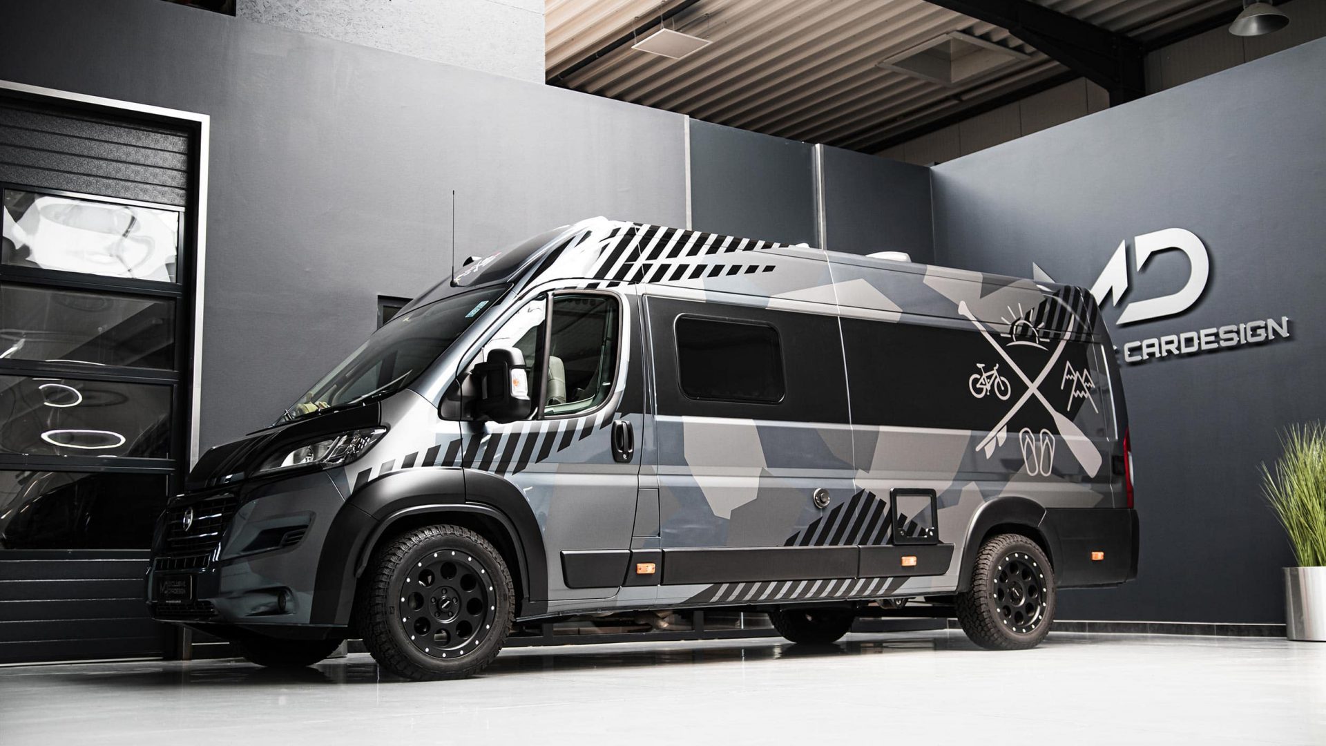 Fiat Ducato - Designfolierung - Art Tech-Camouflage Optik - M&D ...