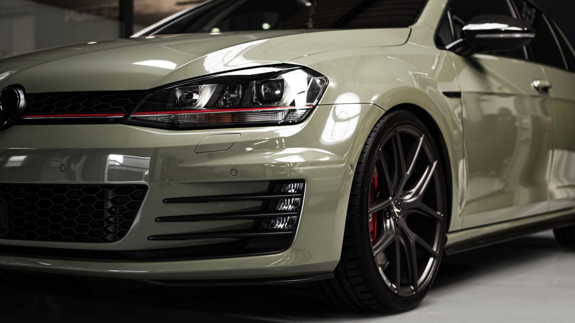 Volkswagen Golf MK7 - Folierung in PWF Urban Drab CC 4155 - M&D ...