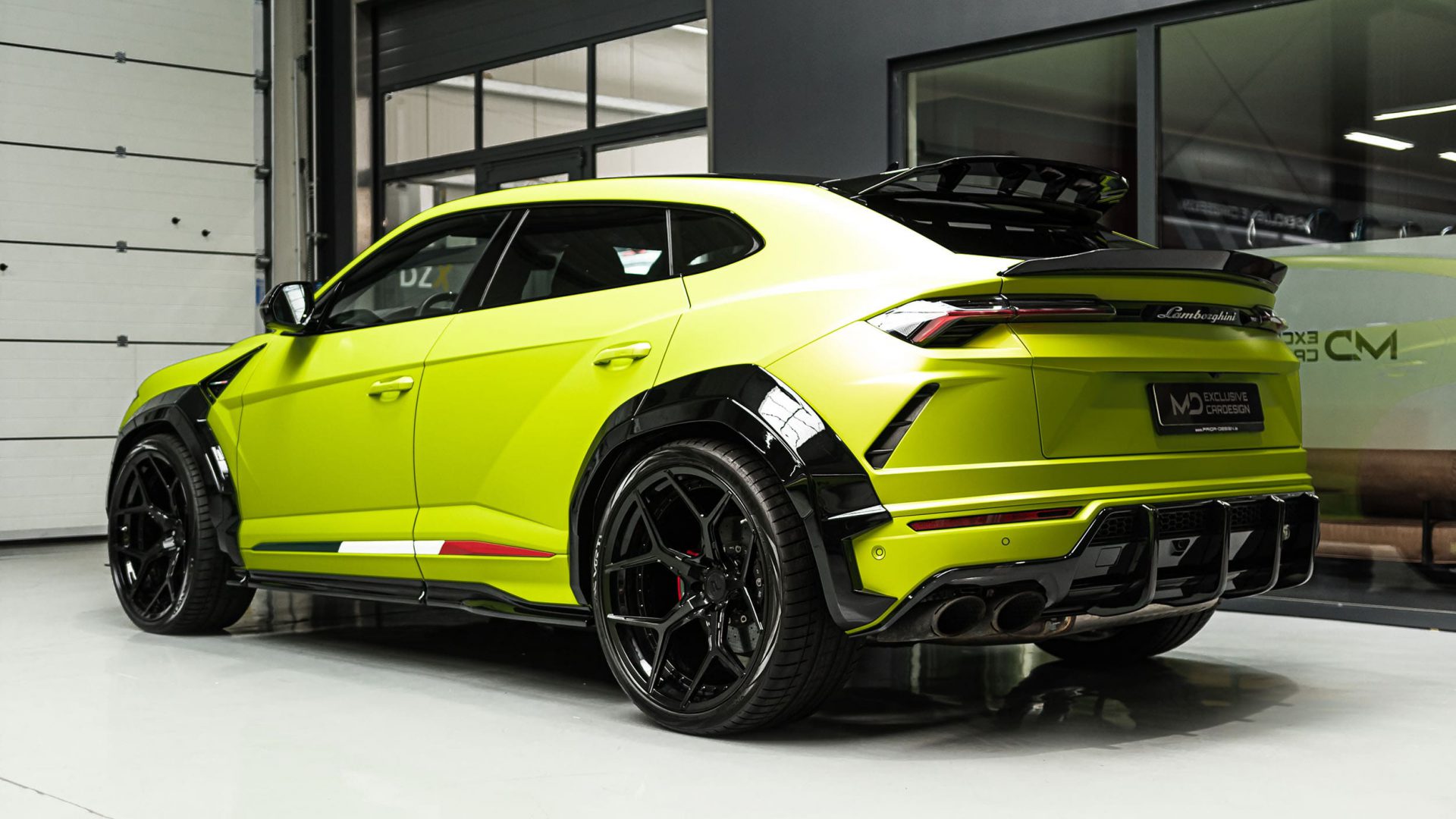 Lamborghini Urus - Folierung in PWF Matt Lizard Lime CC 4170 - M&D ...