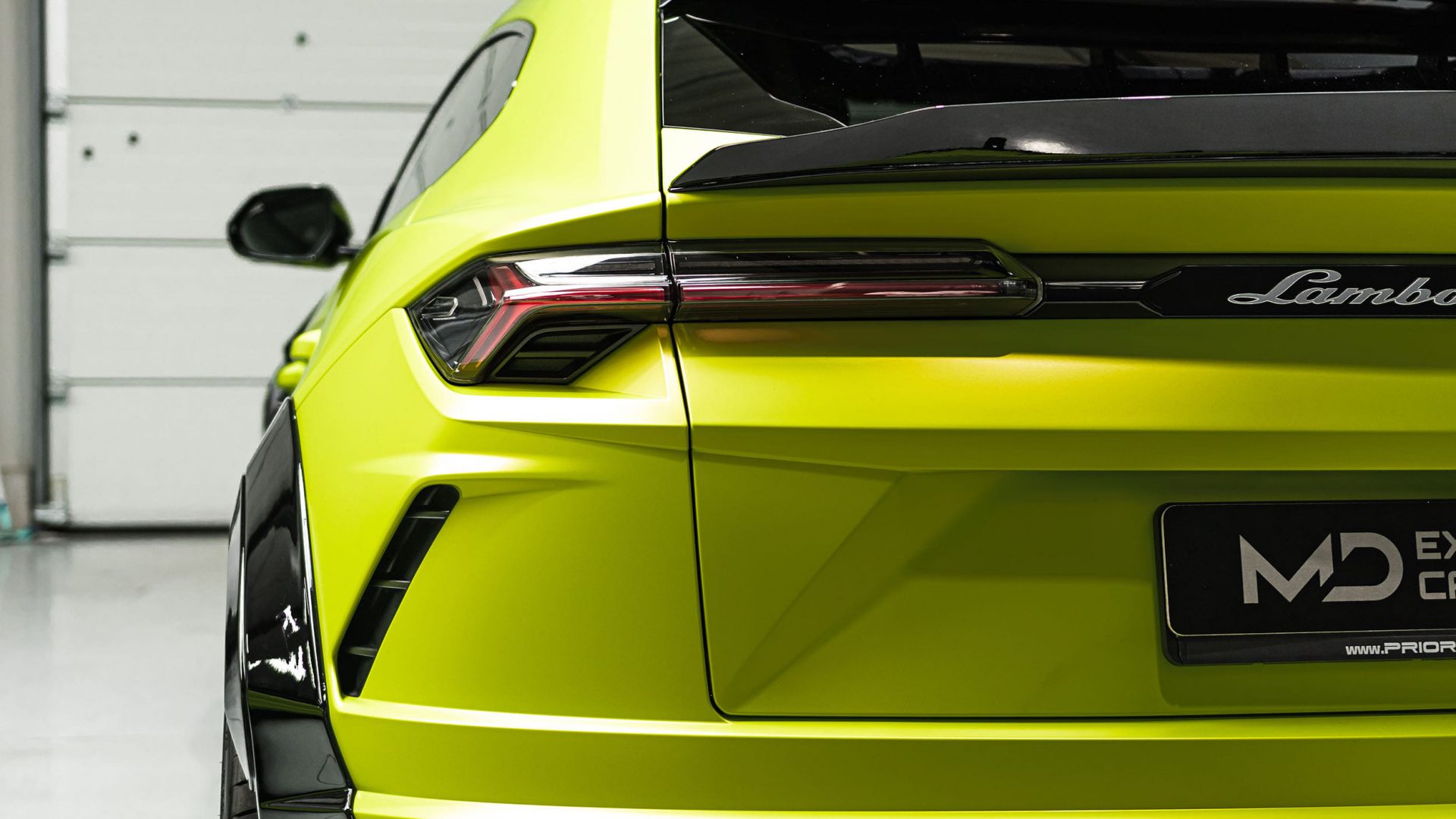 Lamborghini Urus - Folierung in PWF Matt Lizard Lime CC 4170 - M&D ...