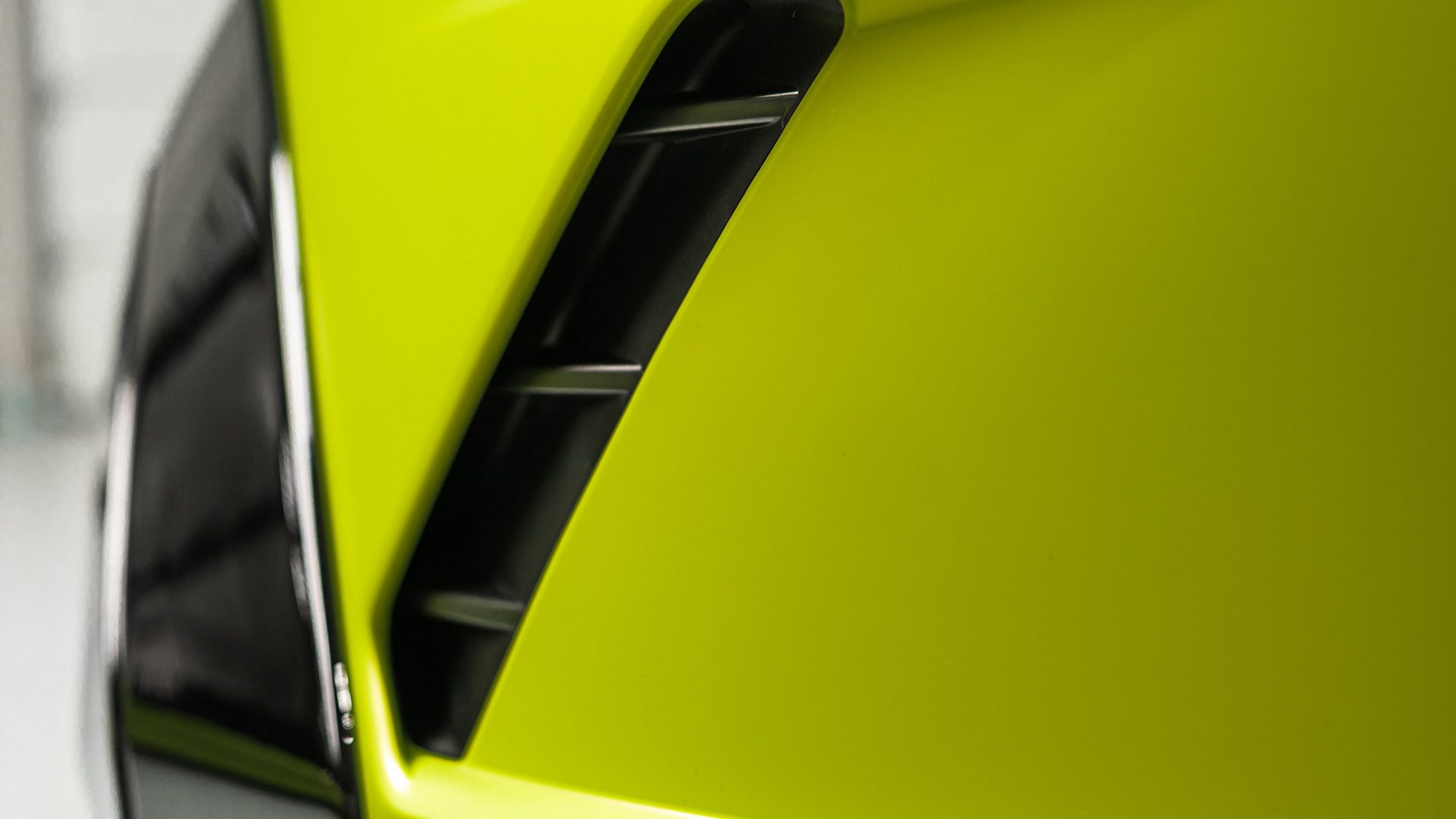 Lamborghini Urus - Folierung in PWF Matt Lizard Lime CC 4170 - M&D ...
