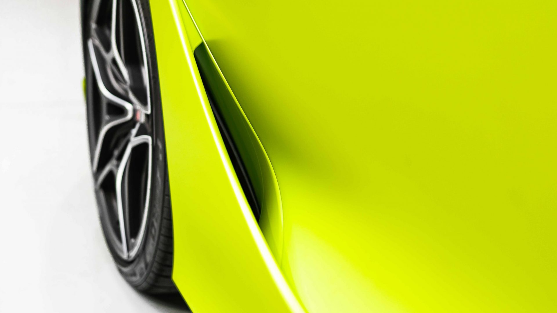 McLaren 720S - Wrapping in PWF Matt Lizard Lime CC 4170 - M&D exclusive ...