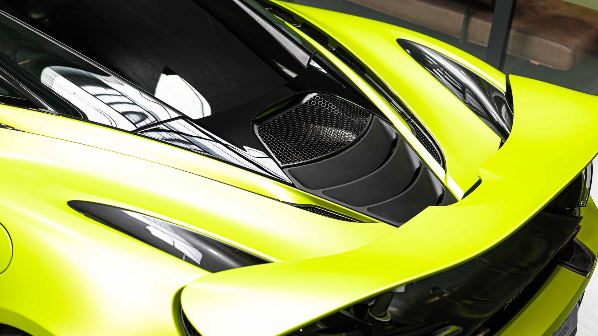 McLaren 720S - Wrapping in PWF Matt Lizard Lime CC 4170 - M&D exclusive ...