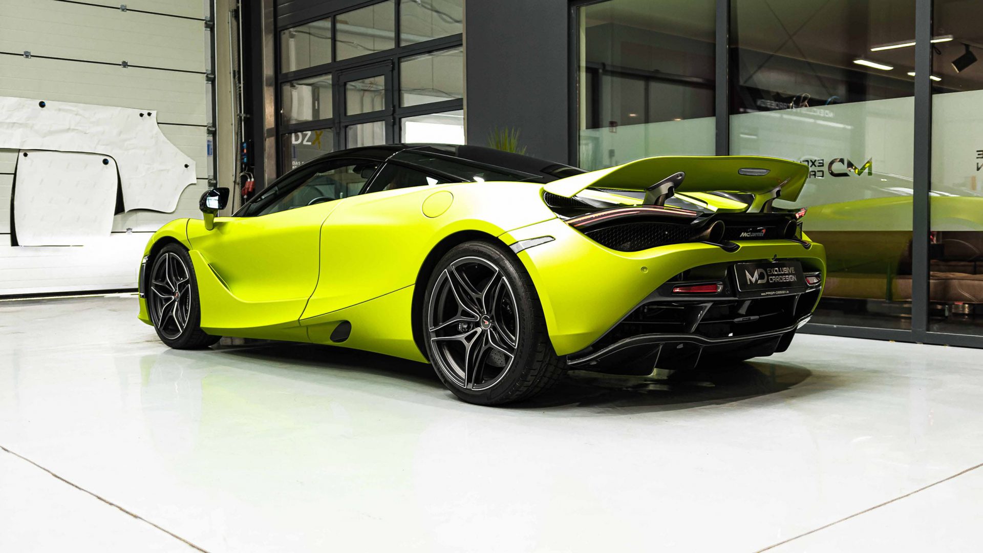 McLaren 720S - Wrapping in PWF Matt Lizard Lime CC 4170 - M&D exclusive ...