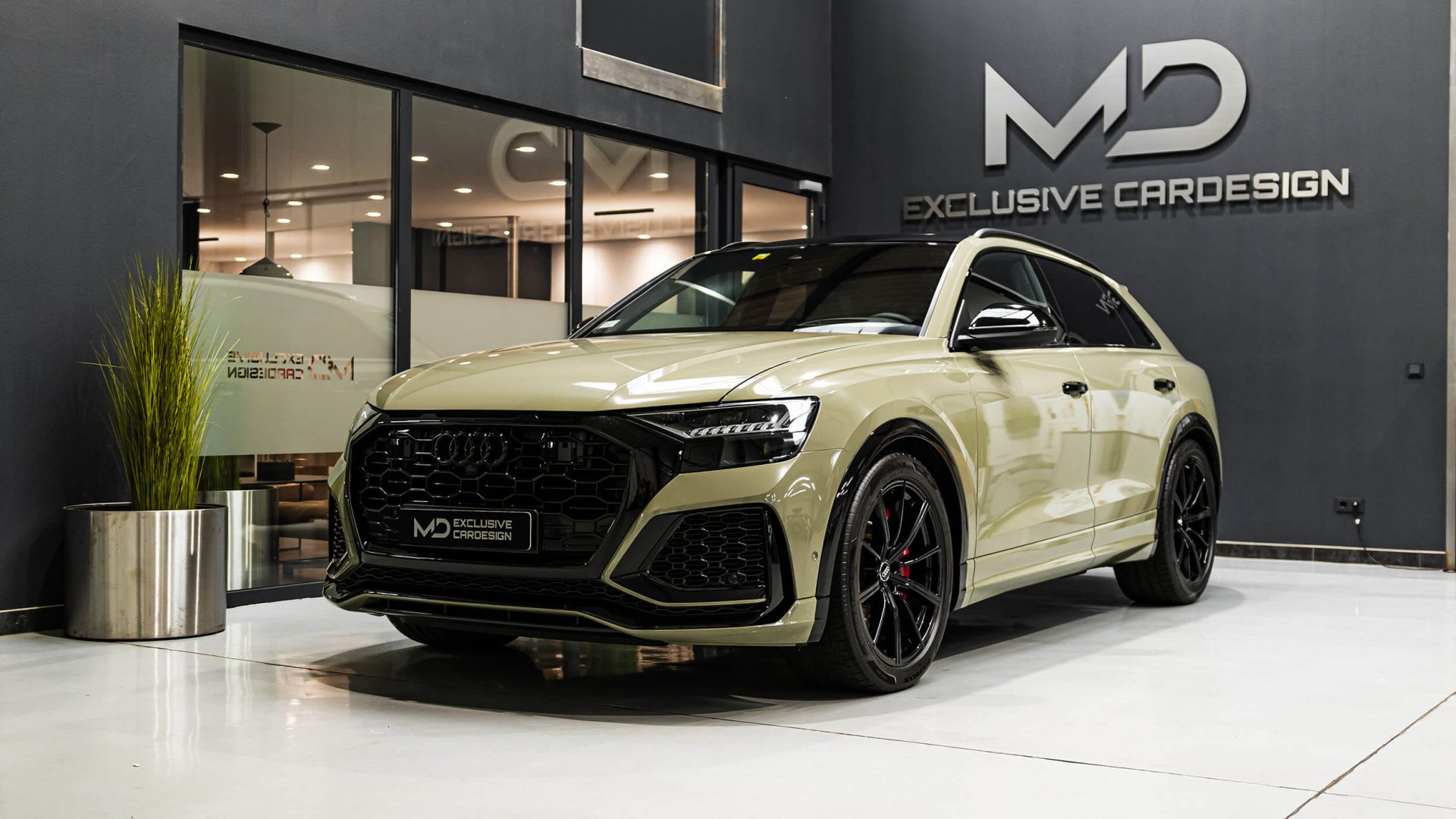 Audi RS Q8 - Folierung in PWF Urban Drab CC 4155 - M&D exclusive ...