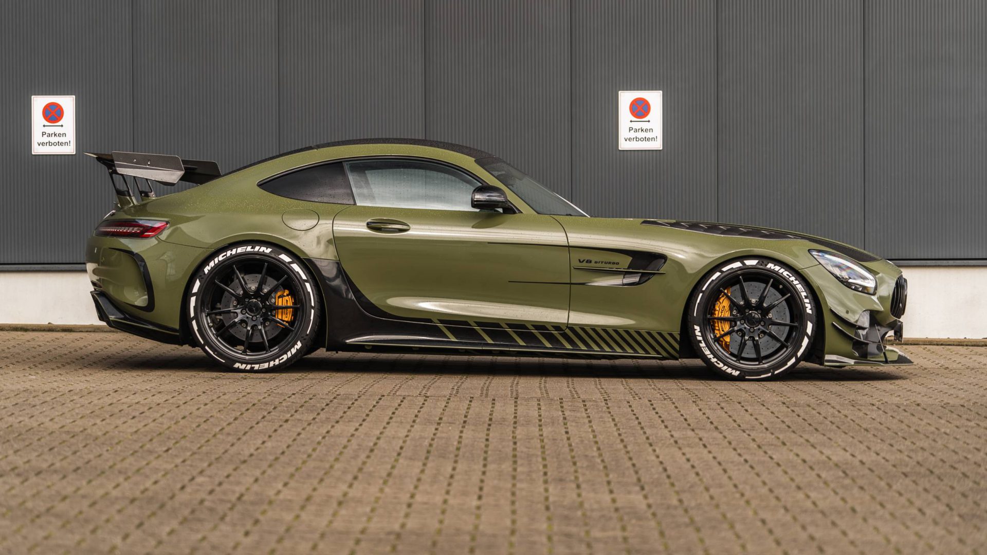 Mercedes-AMG GT-R PRO C190 - Vollfolierung in PWF Badlands Green ...