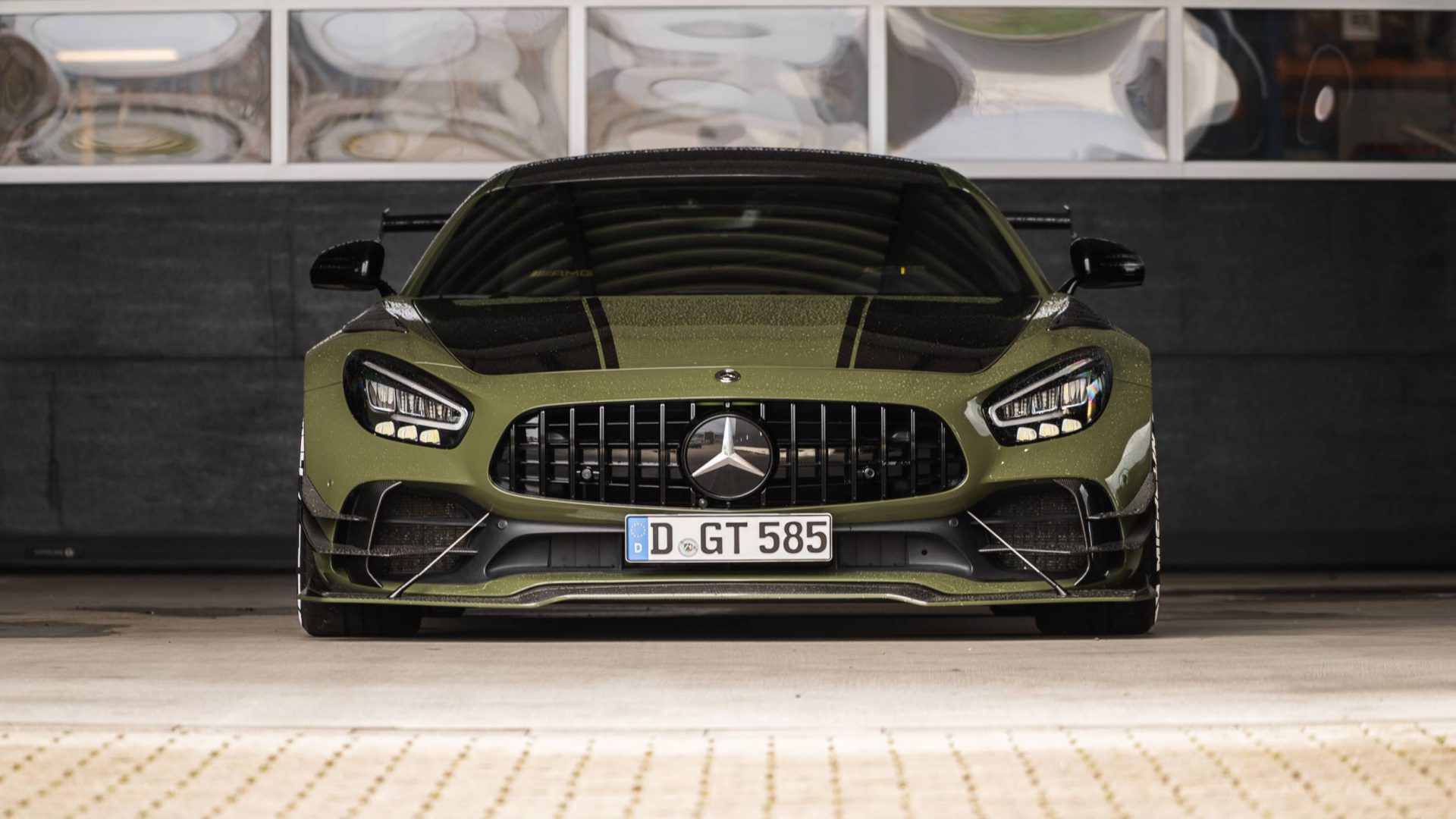 Mercedes-AMG GT-R PRO C190 - Vollfolierung in PWF Badlands Green ...