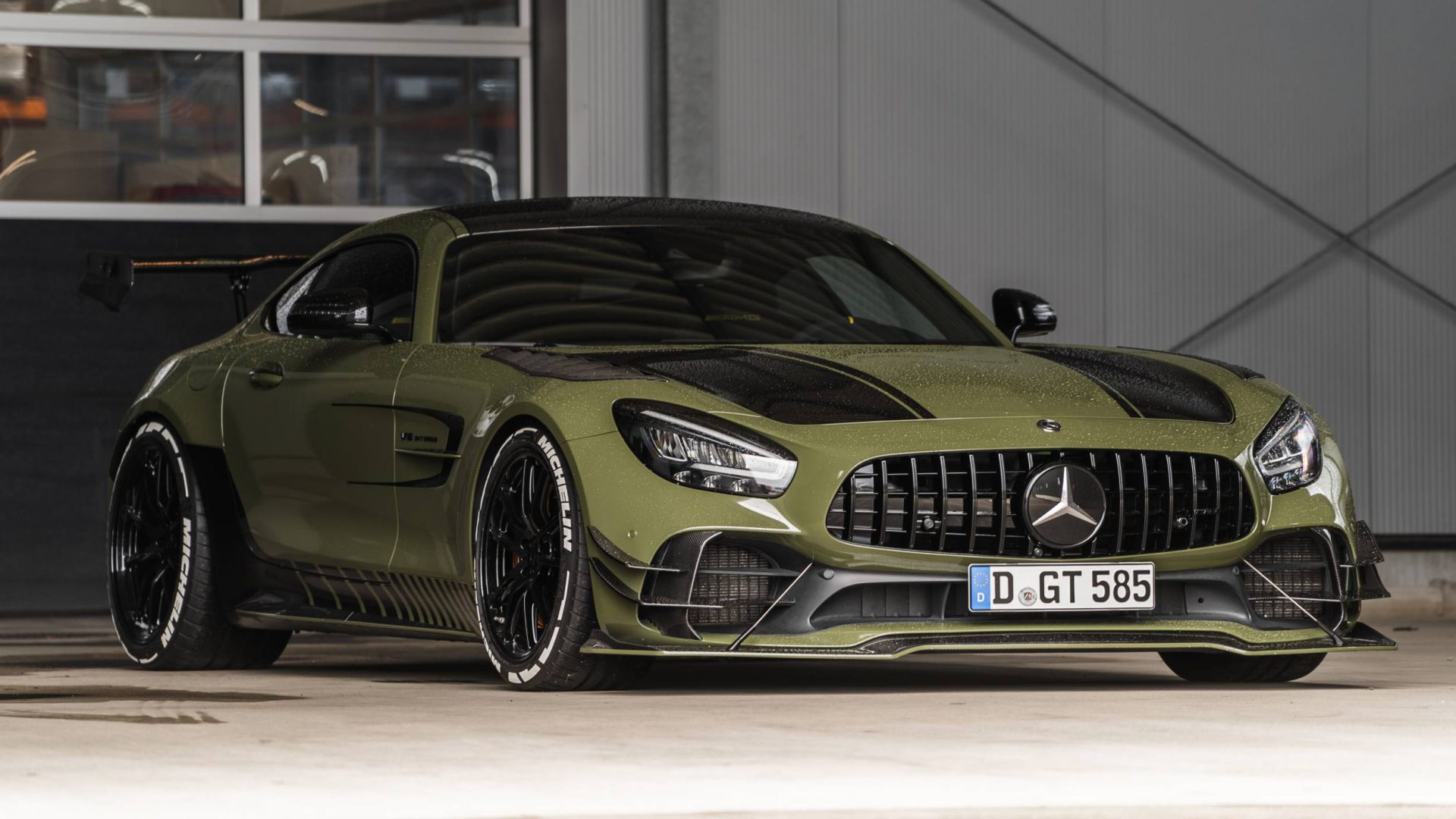 Mercedes-AMG GT-R PRO C190 - Vollfolierung in PWF Badlands Green ...