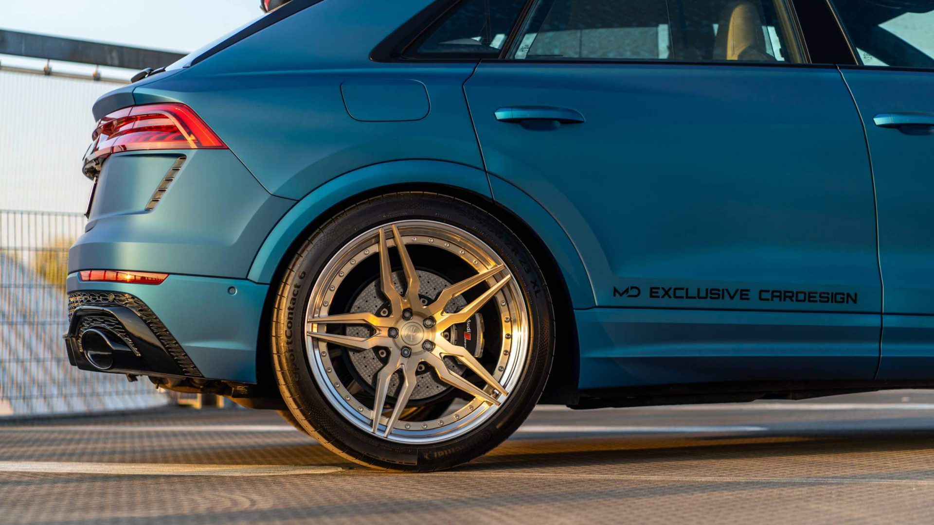 Audi RS Q8 - Folierung in PWF Intense Matt Petrolhead CC 4243 - M&D ...