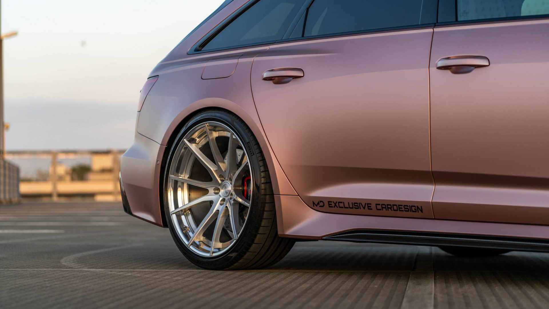 Audi RS6 C8 - Folierung in PWF Matt Royal Rose - Fahrzeugfolierung NRW ...